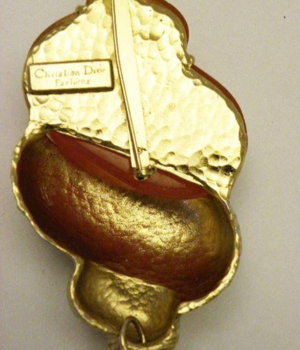 Vintage Dior Seashell Brooch - VeryVintage – Very Vintage